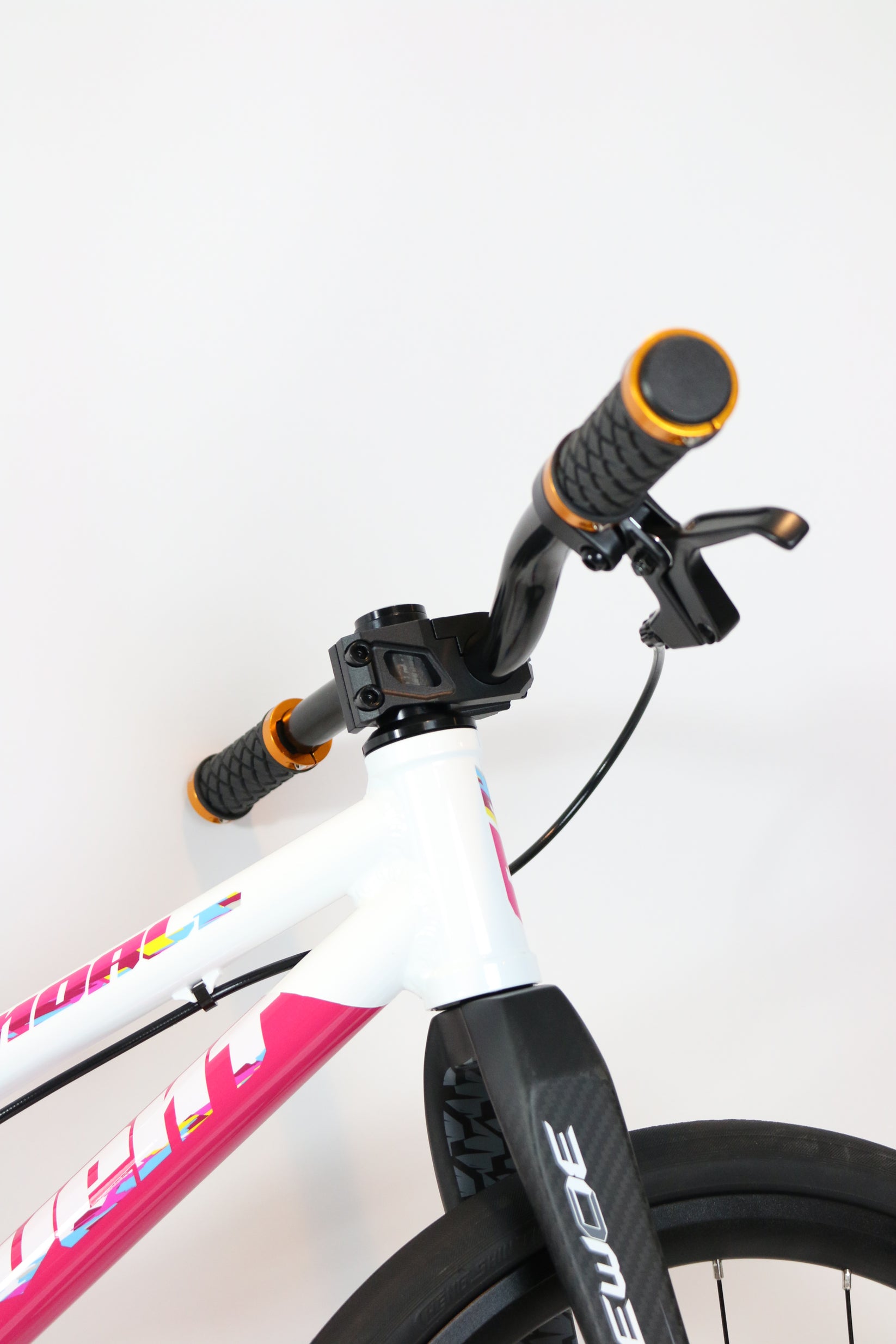 Avent Vandal BMX Race Bike – Bombshell Bikes